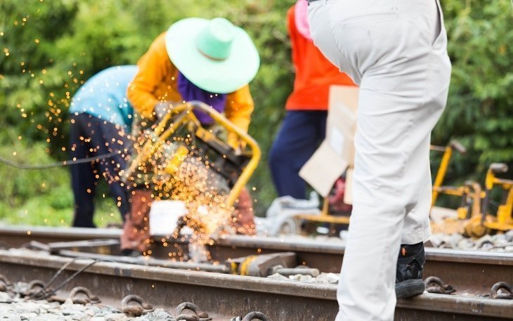 How To Hire Skill Rail Labour For Construction, Mining And Railways?